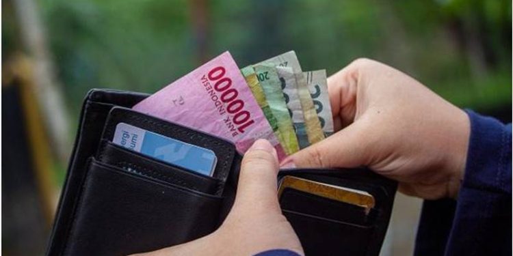 5 Kebiasaan Bikin Gaji Habis dalam Sekejap, Nomor 5 Paling Sulit ...